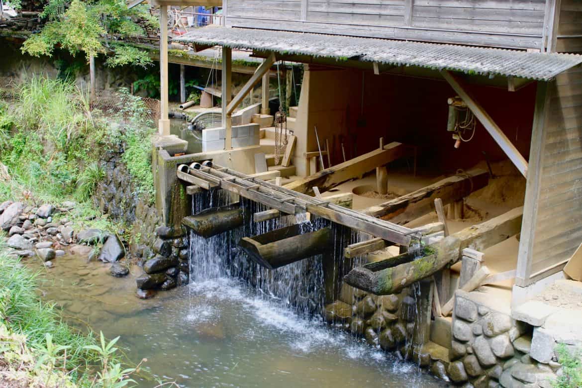 Walking around the Ontayaki Pottery Village in Oita, Kyushu - VOYAPON