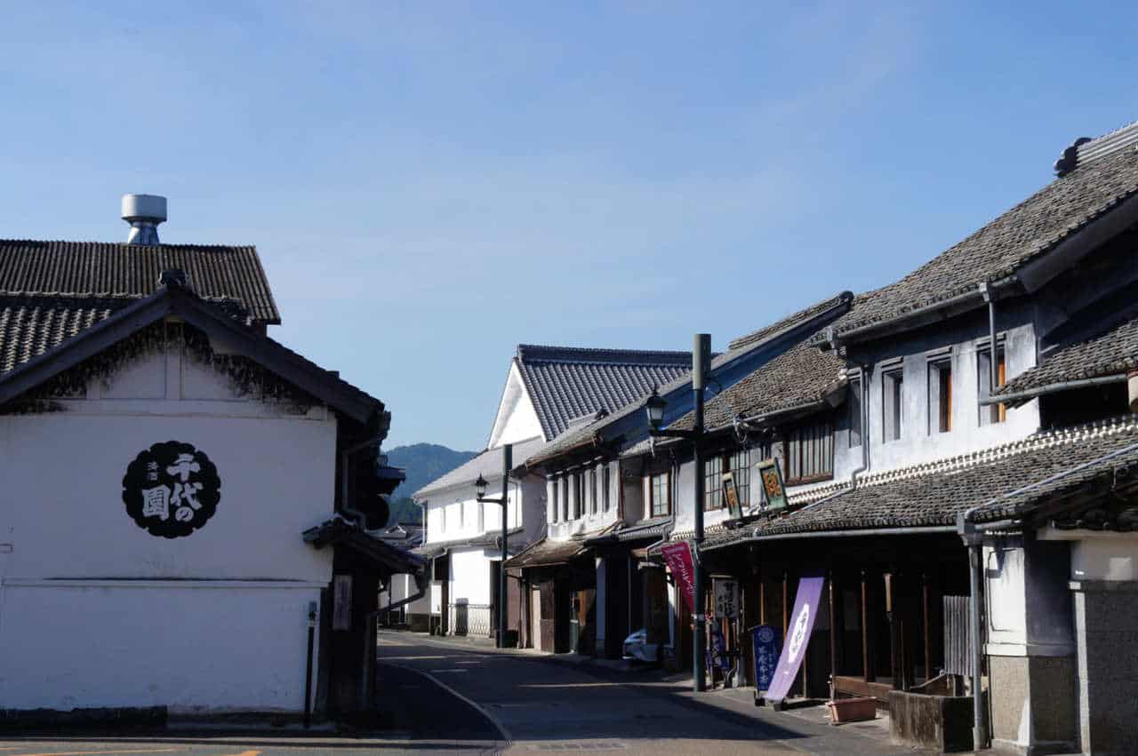 Yamaga: Strolling the City of Lanterns in a Vintage Kimono - VOYAPON