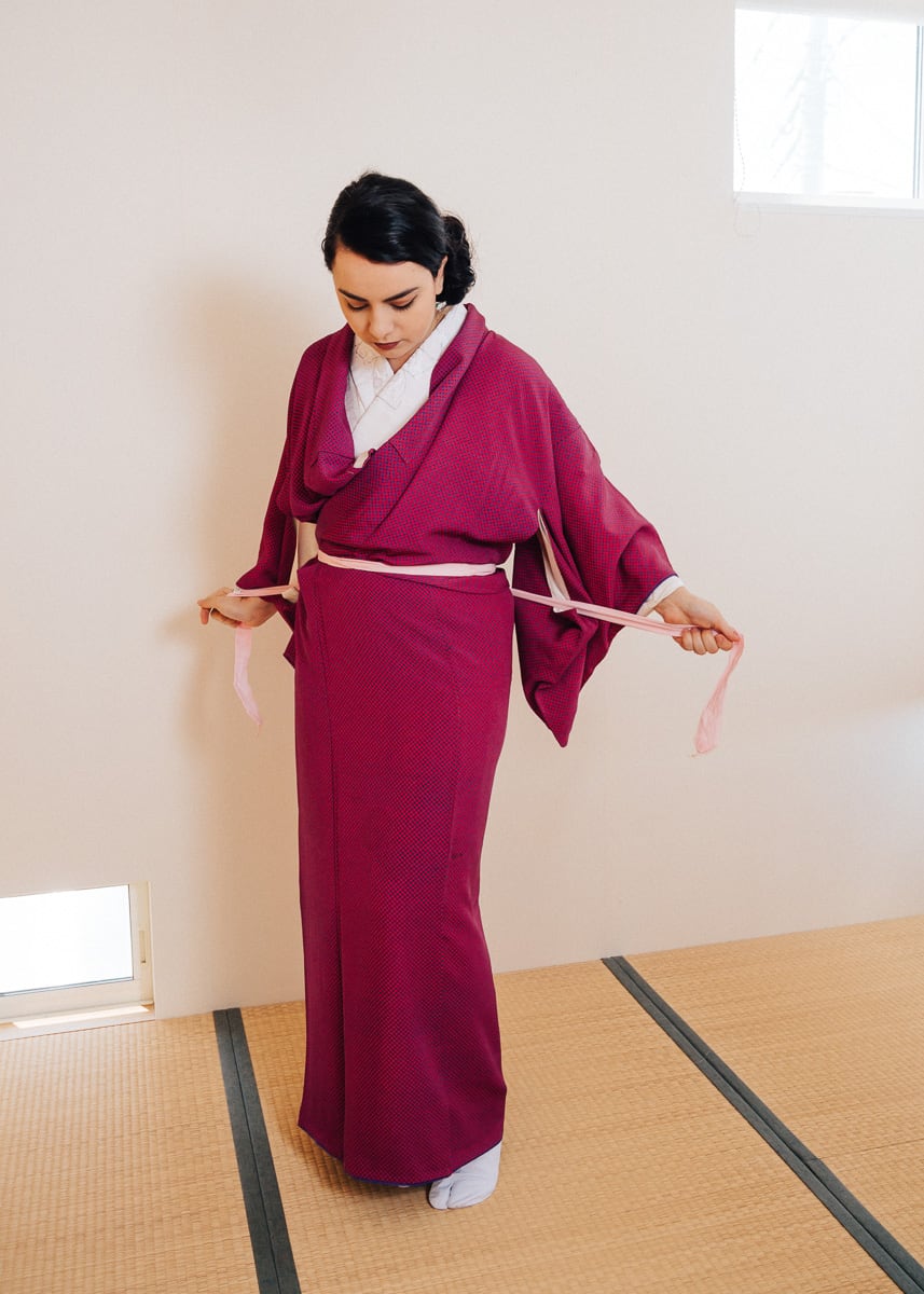 How to Wear a Kimono: With Step-by-Step Pictures and Video - VOYAPON